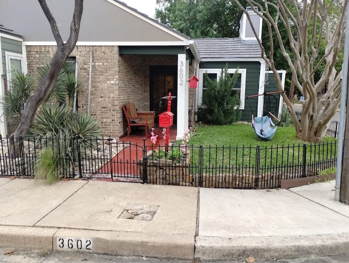 No Cleaning Fee. Walk To Downtown And Deep Ellum - Dallas, TX
