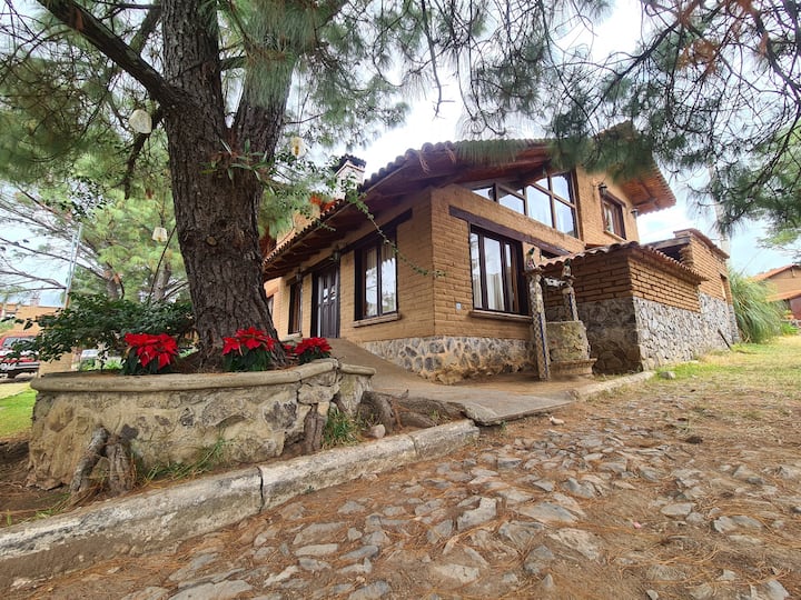 Hermosa Cabaña: Internet + Roku + Pet Friendly - Tapalpa