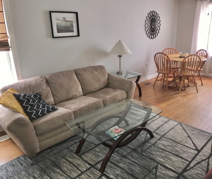 Bright And Spacious Two Bedroom - Kingston