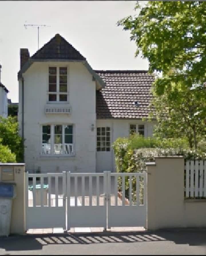 Petite Villa Cabourg 6 Places à 150 M De La Plage - 카부르