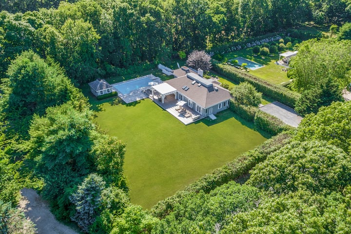 Sagaponack 4 Br/4 Bath, Pool House, 1.2mi To Beach - Sagaponack, NY