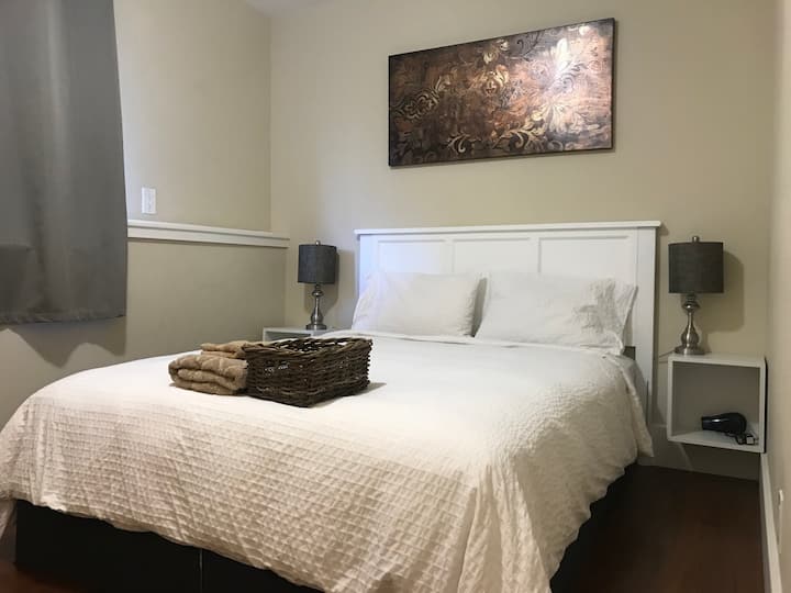 W/private Room Near Ccsf, Sf State, Easy Parking. - San Francisco, CA