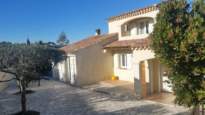 Villa Provençal Na Riviera Francesa Em Saint-raphael - Costa Azul