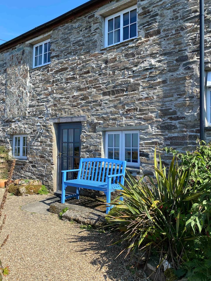 Buntings Cottage, Trenale Court Cottages, Tintagel - Tintagel