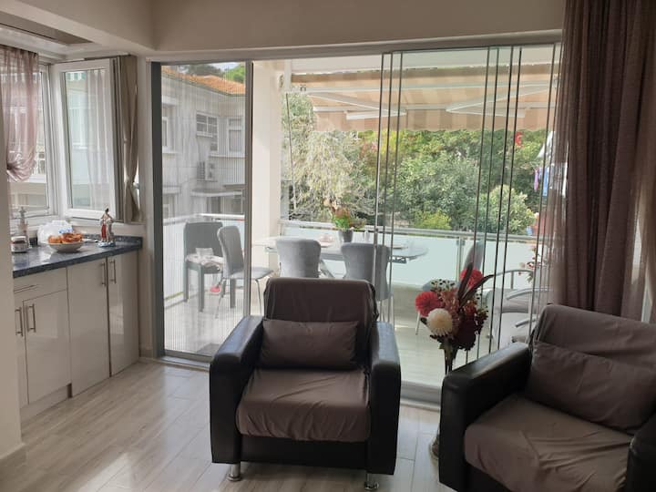 Kınalıada'da 2+1 Yeşillikler Içinde Lüks Daire - Adalar