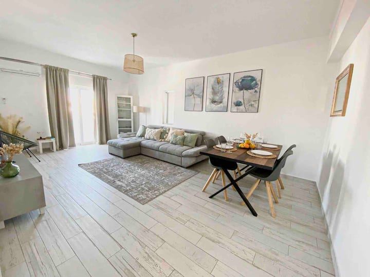 Lovely 2-bedroom Apart-albufeira Ideally Situated - Albufeira