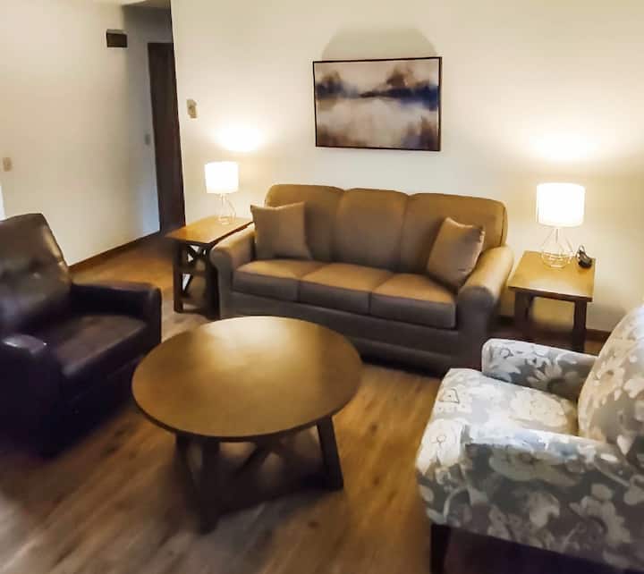 Apt#33  Two  Bedroom Upstairs Apartment - Cornwall, ON, Canada