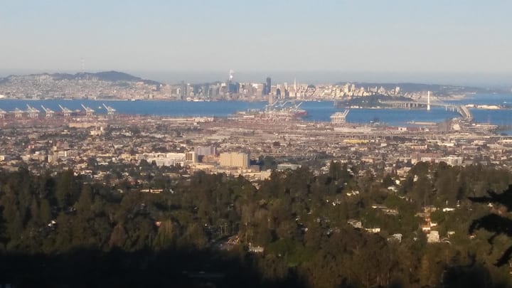 Montclair Apartment 1 Bed Private Deck Views - Oakland, CA