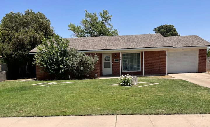 "She's A Brick House" 3bd 2bth Residential Home. - Carlsbad, NM