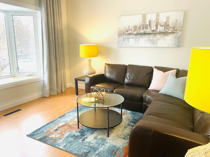 Urban 2bdrm Near Dt • 7min Rogers Place • King Bed - Edmonton, Canadá