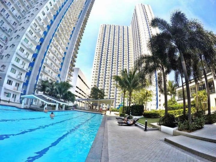 T-3 Grass 1-bedroom Condo Beside Sm North Edsa - Quezon City