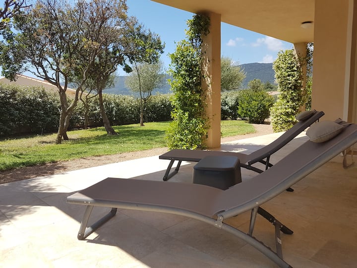 Rez De Villa Avec Terrasse Couverte Et Jardin - Figari