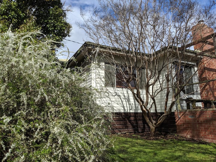 3 Bedroom House In Quiet Town Location Sleeps  7 - Alexandra