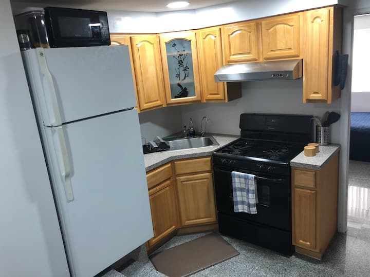 Private & Spacious 2 Bdrm Apt, Douglaston Queens - Garden City, NY