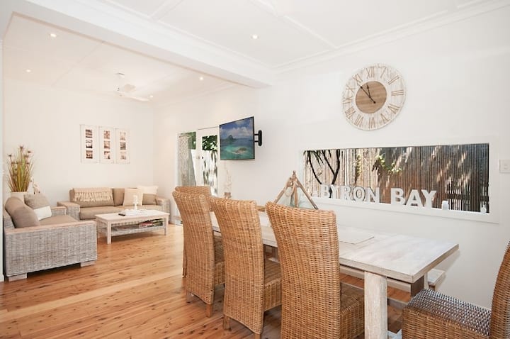 Host Society - Shirley Street Stunner - Byron Bay