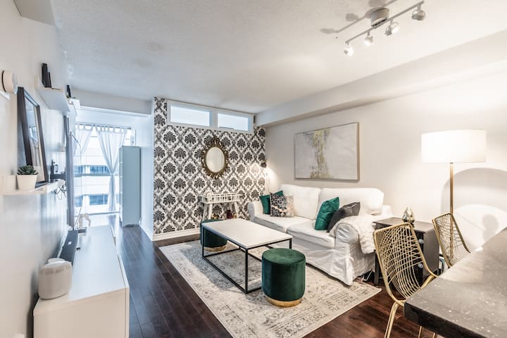 2br+pullout, Sleeps 6, 1ba, Parking - Downtown Gem - Toronto