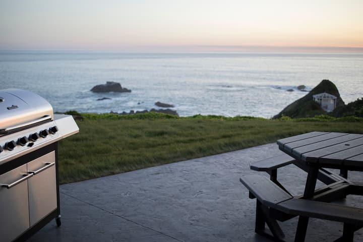 Stunning Modern Cliff House & Breathtaking Views - Houses for Rent in ...