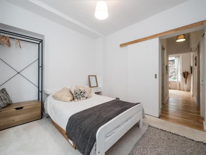 One Bedroom Apartment In Edinburgh City Centre - Edinburgh