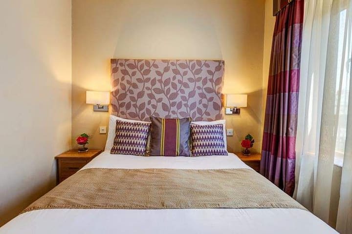 No.10 The Kingfisher, King-size Bed, En-suite Room - Dublin