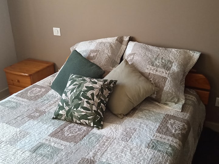 Chambre Deux Personnes Au Calme, Petit Dej Inclus - Gémenos