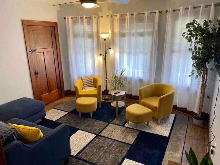 Spacious Room In A Safe Home Close To Downtown - Detroit, MI