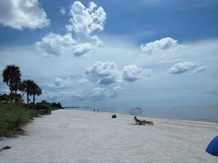 Your Oasis Next To N. Naples! $20 Cleaning Fee - Bonita Springs, FL