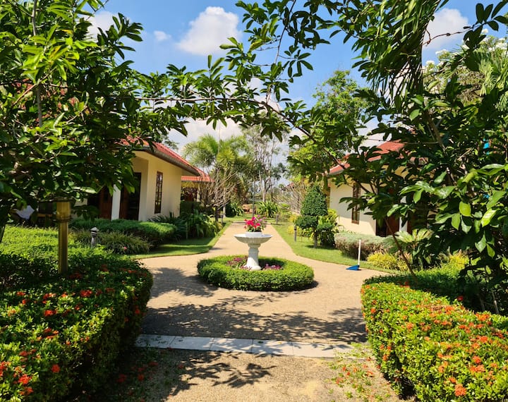 Bungalowgelb 85qm 2per1nacht1150thb 
 Nofrühstück - Khao Yai