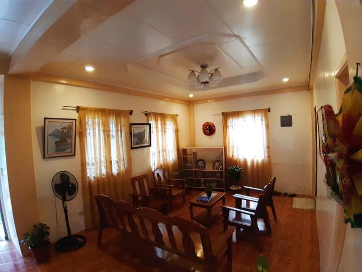 Horlina Homestay: 1 Double Bed & 1 Single Bed - Basco