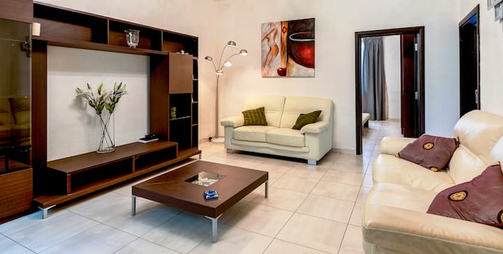 Msida - Ideal 4 Large Groups & Easy To Move Around - Malte