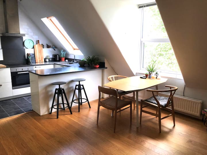 Stylish Loft Apartment Near Hove Beach - Brighton and Hove