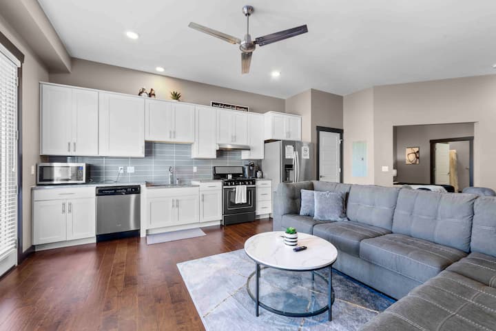 Great Location! Downtown Condo With Parking - Cedar Rapids, IA