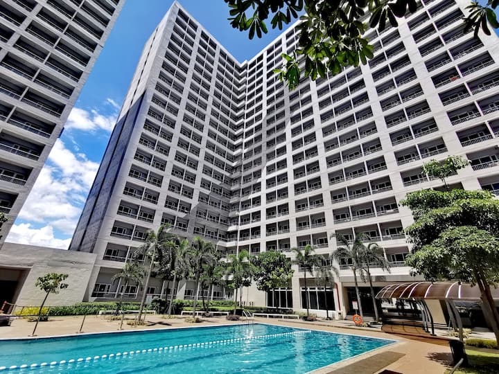 1br Studio W/ Pool, Balcony, Close To Airport, Bgc - Taguig