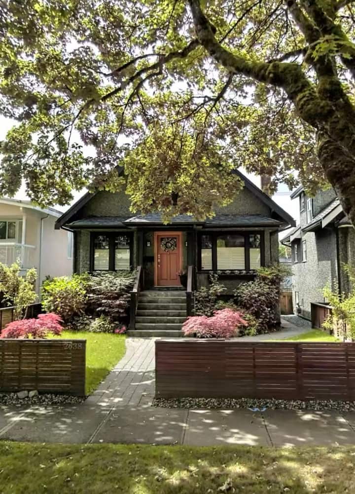 Chic Kitsilano Character Garden Suite - Vancouver