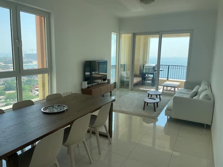 Lovely Two-bedroom Apartment With Pool Access - Qatar