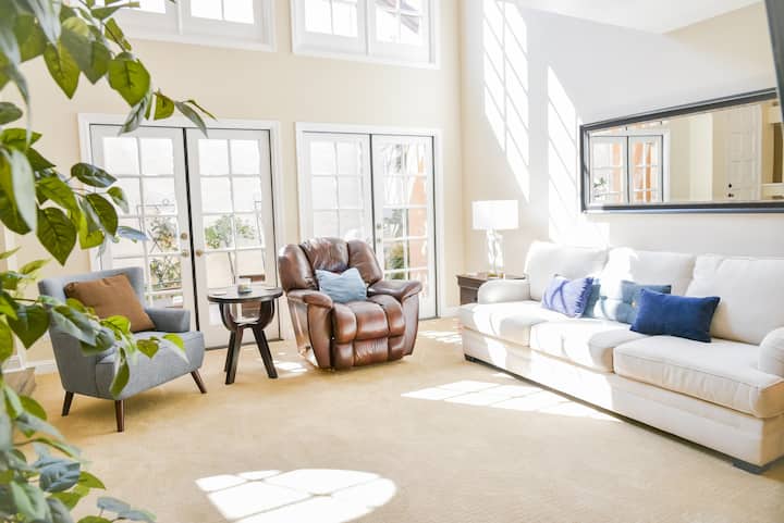 Long Beach 2 Story Stunner In Quaint Neighborhood - Long Beach, CA