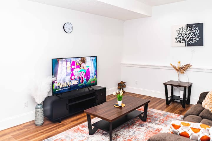 One Bedroom And One Living Room Suite - Nanaimo