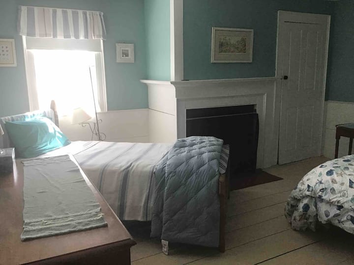 Room In 1800's Home In Bristol -P - Damariscotta, ME