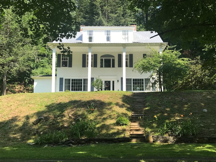 Colonial On Rock River Newfane. - Brattleboro, VT