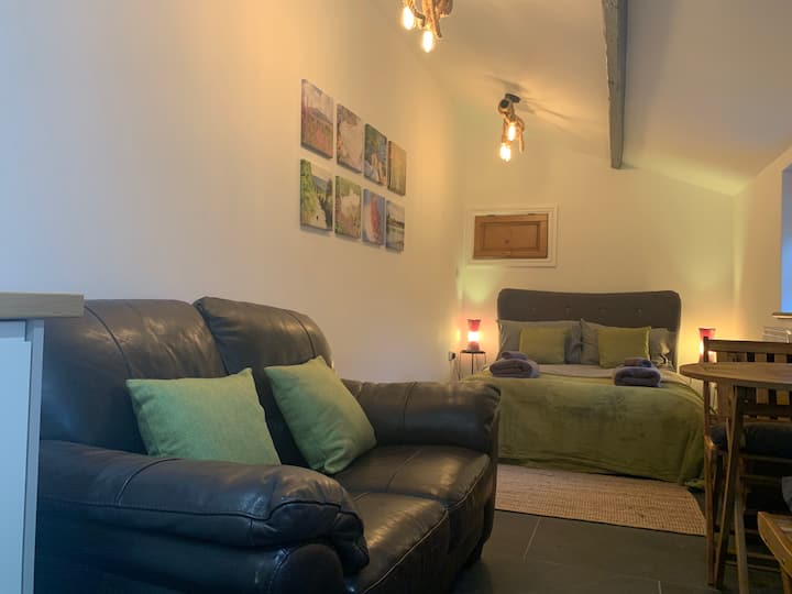 Cosy Snowdonia Snug With Hot Tub Near Zip World - Snowdonia National Park