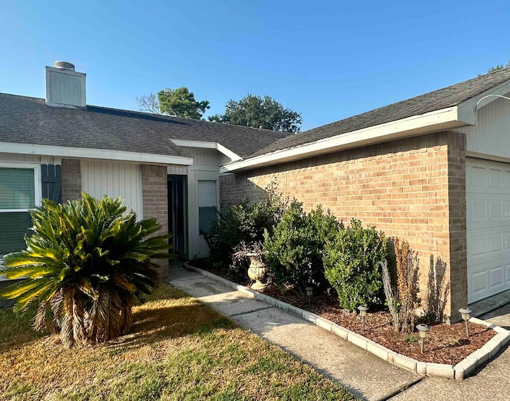 Comfortable Spacious 4 Bedroom Quiet Retreat - University of Texas, Houston