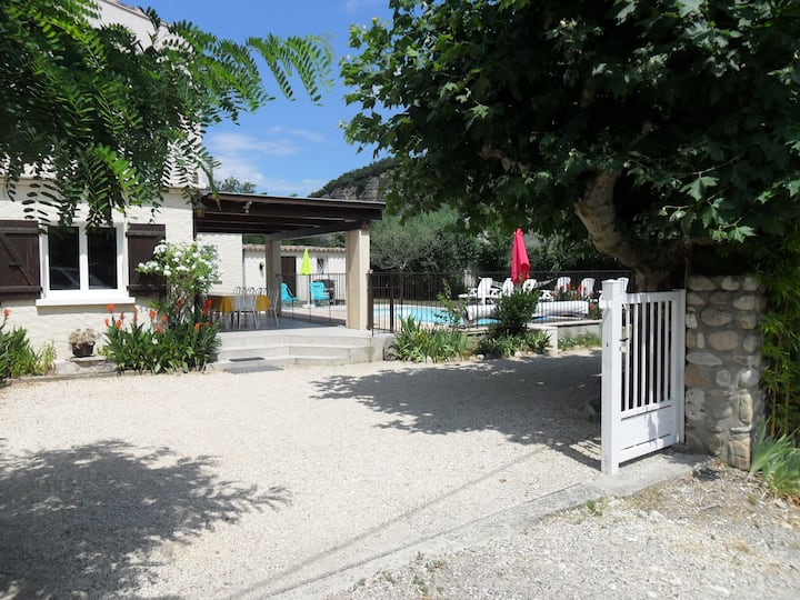 Villa Des Pibous · Gîte 14 Pers. Piscine & Rivière - Ardèche