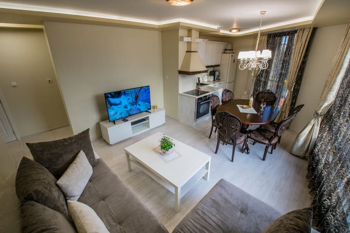 Прекрасен апартамент в подножието на планина Витоша. На десет минути от МОЛ"ПАРАДАЙС" и метро станция. Безплатно паркиране. - Sofia