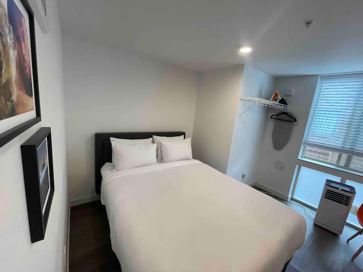 New Compact Studio In East Lake - Leschi - Seattle