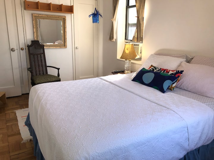 Convenient Manhattan Room, 2 Minutes From Train! - Westchester County, NY