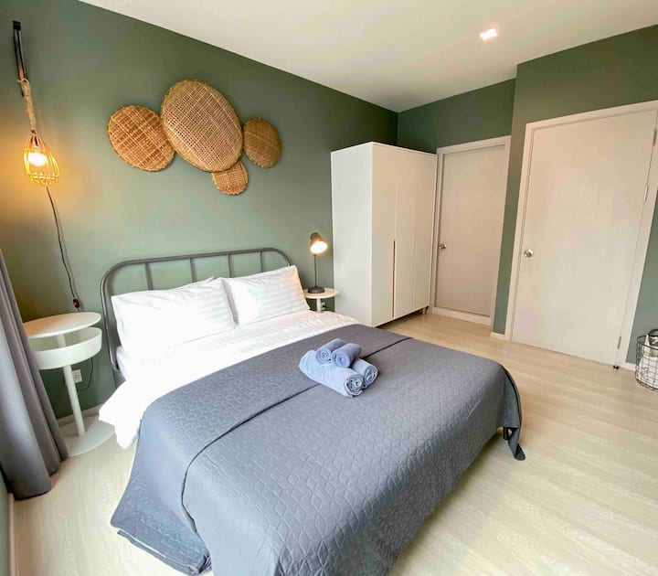 L32 - Cozy 2 Br With Rooftop Pool, Sukhumvit Bts! - Bangkok