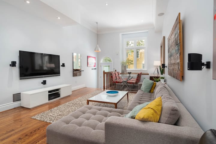 Big & Bright House + Parking & Great Beds - Toronto