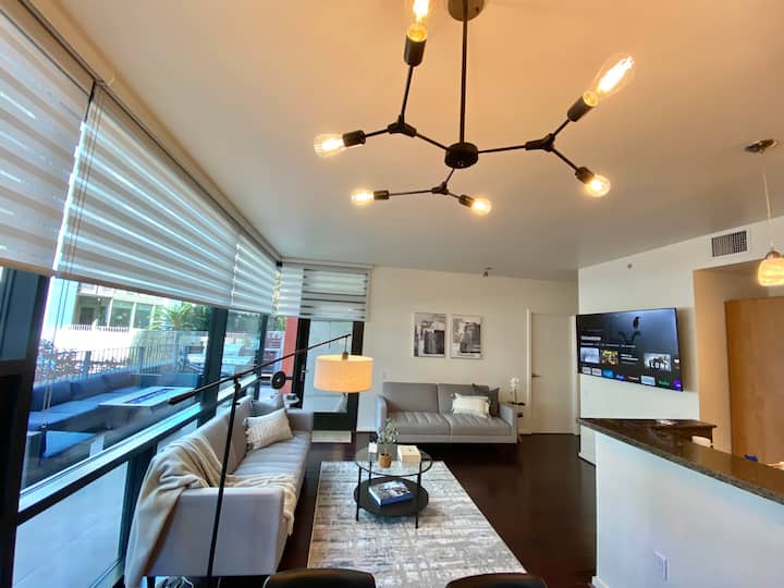 Luxury Condo🌃 Huge Terrace +Firepit /Rooftop View🏟 - San Diego, CA