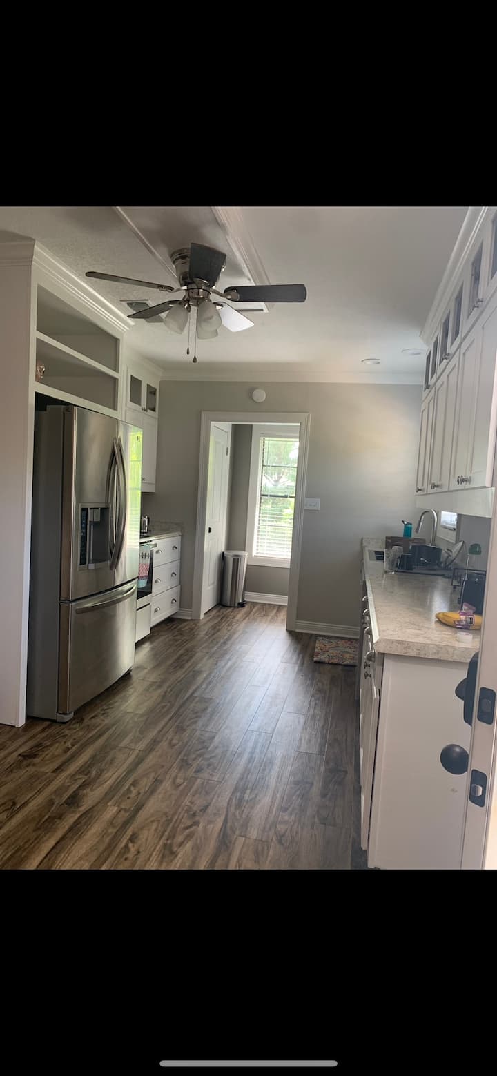 Clean, Upscale, Modern 2 Br - Nash, TX