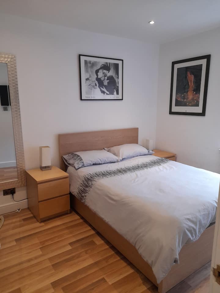Double Bedroom With Private En-suite - Room 2 - Reading