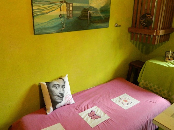 Departamento Pequeño En Casa De Artista - Mercedes
